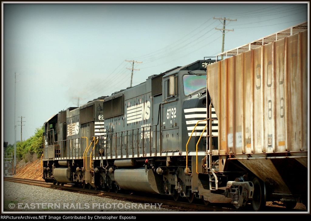 NS SD60M 6792 on 156